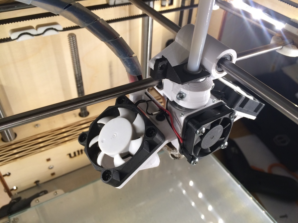 Archivo 3D gratis E3D V6 Ultimaker soporte de impresión simple con ventiladores de 40 mm 🧞‍♂️ ...